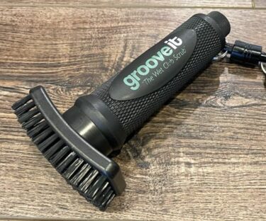 Grooveit Brush Review (Tips to Keep Your Clubs Clean)